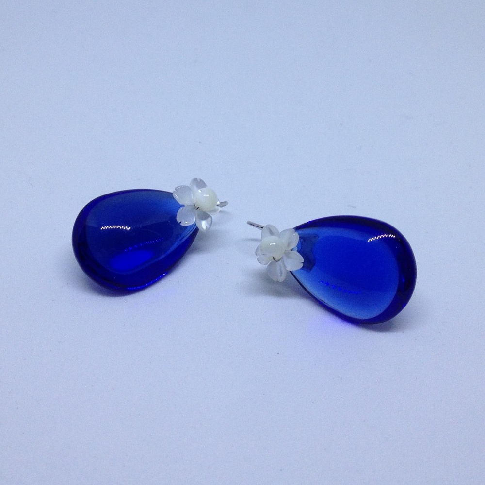 Teardrop Blue Glass W Mother Pearl Flower 925 Hook - Gem